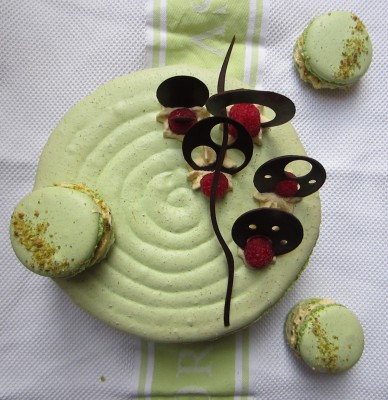 PISTACHIO & RASPBERRY MACARON CAKE
