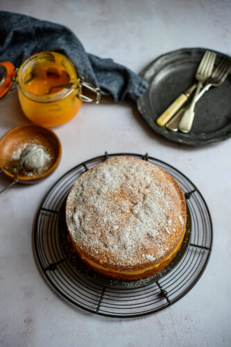 The easiest ever lemon victoria sponge- Patisserie Makes Perfect